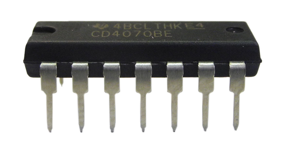 IC CD4070 - synthCube