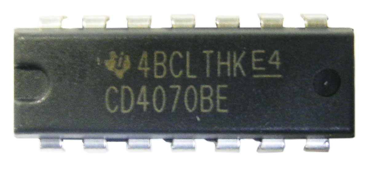 IC CD4070 - synthCube