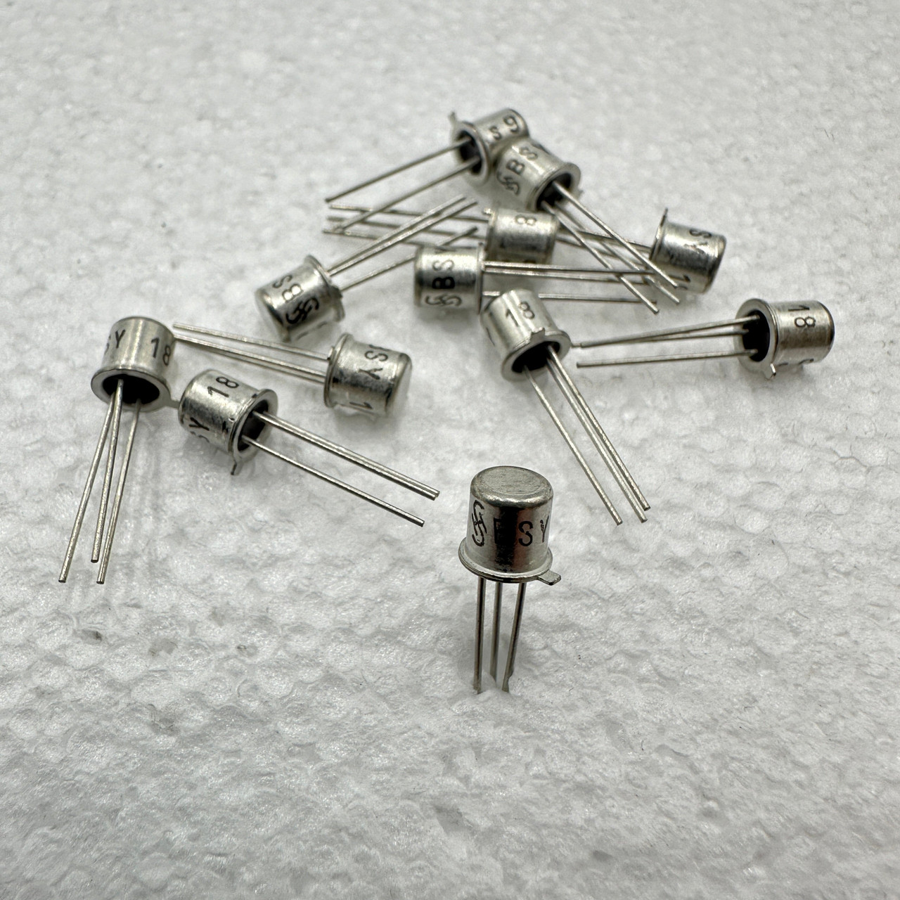 BSY18 Silicon Transistor, TO-18, Siemens - synthCube