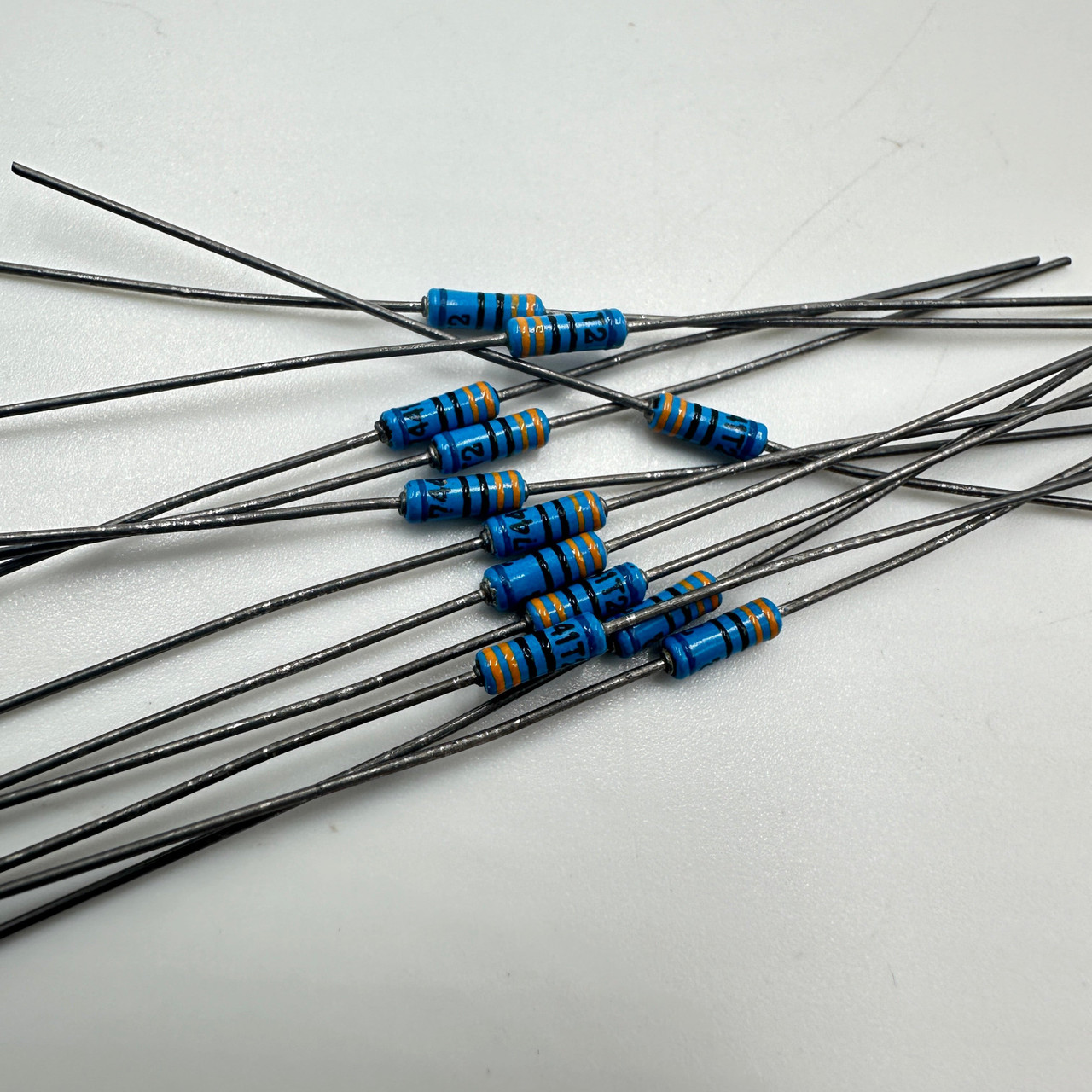 VTM 330R 1/4W .25% METAL FILM RESISTOR 410-9