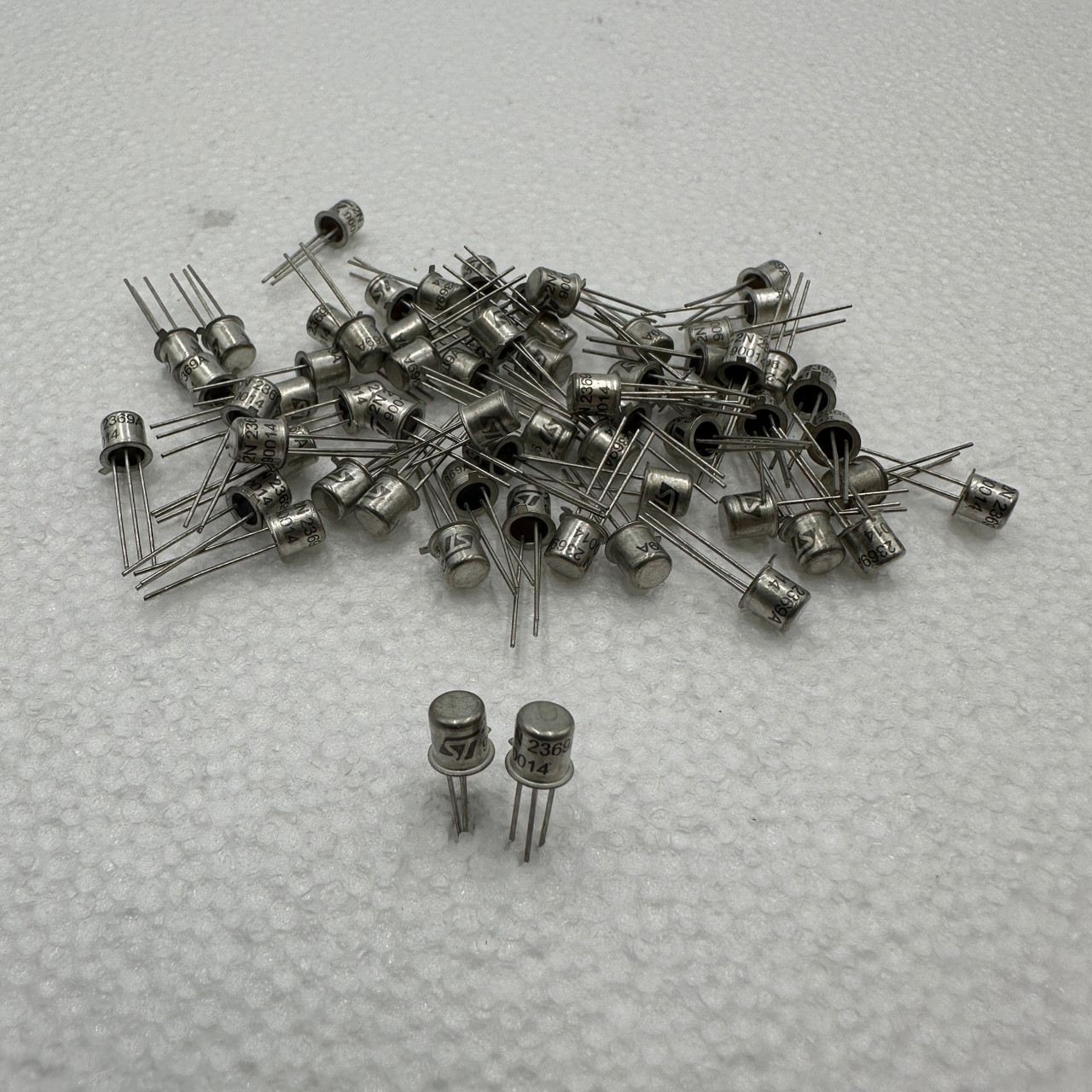 2N2369A ST MICRO Switching NPN Transistor TO-18