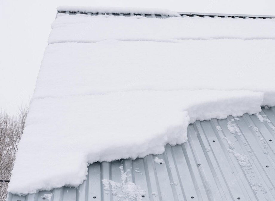 How Much Snow Can Your Roof Really Handle? The Ultimate Guide - SnoBlox ...