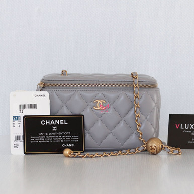 Chanel Pearl Crush Vanity Case 21B Gray Quilted Lambskin with brushed ...