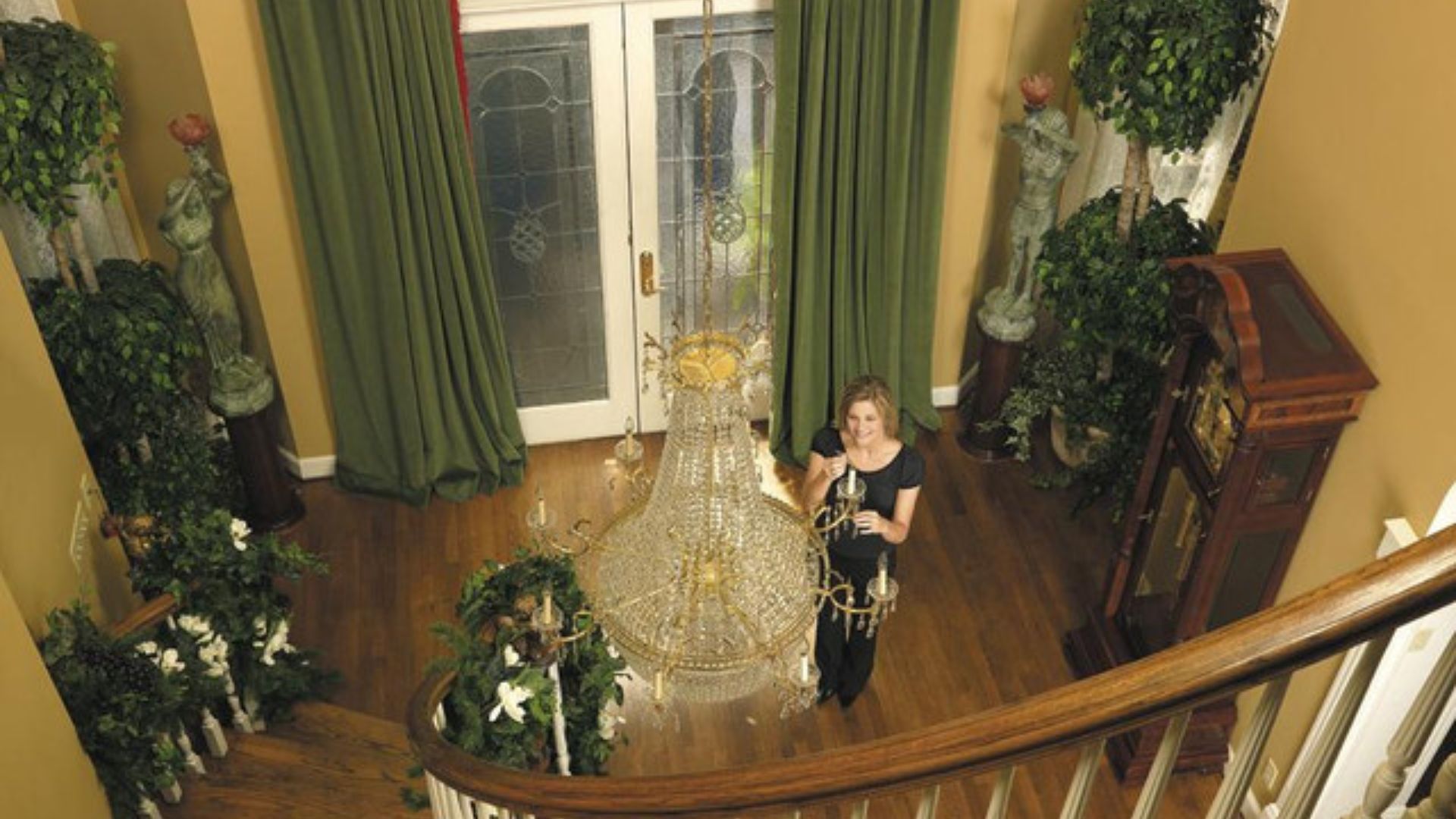 Make Chandelier Cleaning a Breeze With Aladdin Light Lift - Southern Lights