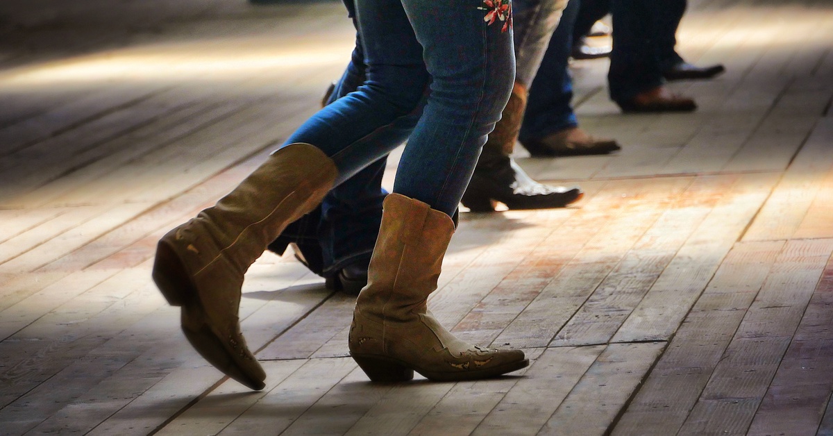 Bootcut vs. Straight Leg: A Cowgirl Jeans Guide - Eli's Western Wear
