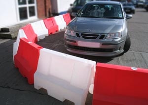 1MTR WHITE TRAFFIC SEPARATOR BARRIER - KT Supplies