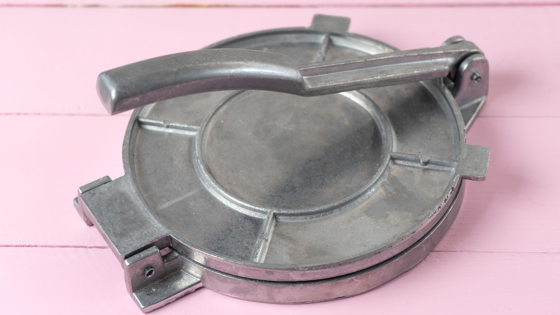 How To Use a Tortilla Press To Make Naan Bread - Pro Restaurant Equipment