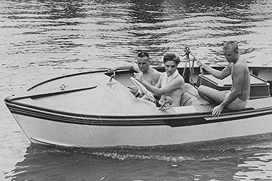 Elvis Presley on a boat Photo Print -10 x 8- - Warehousesoverstock