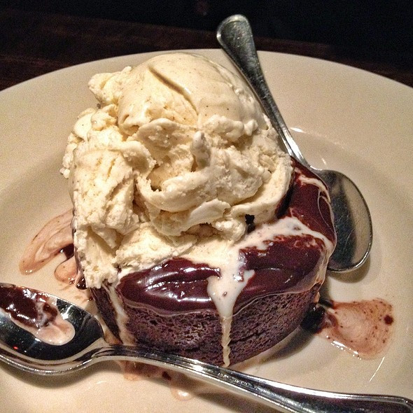 JACK STACK DESSERT 2-PACK - Mom's Carrot Cake & Triple Chocolate Brownie