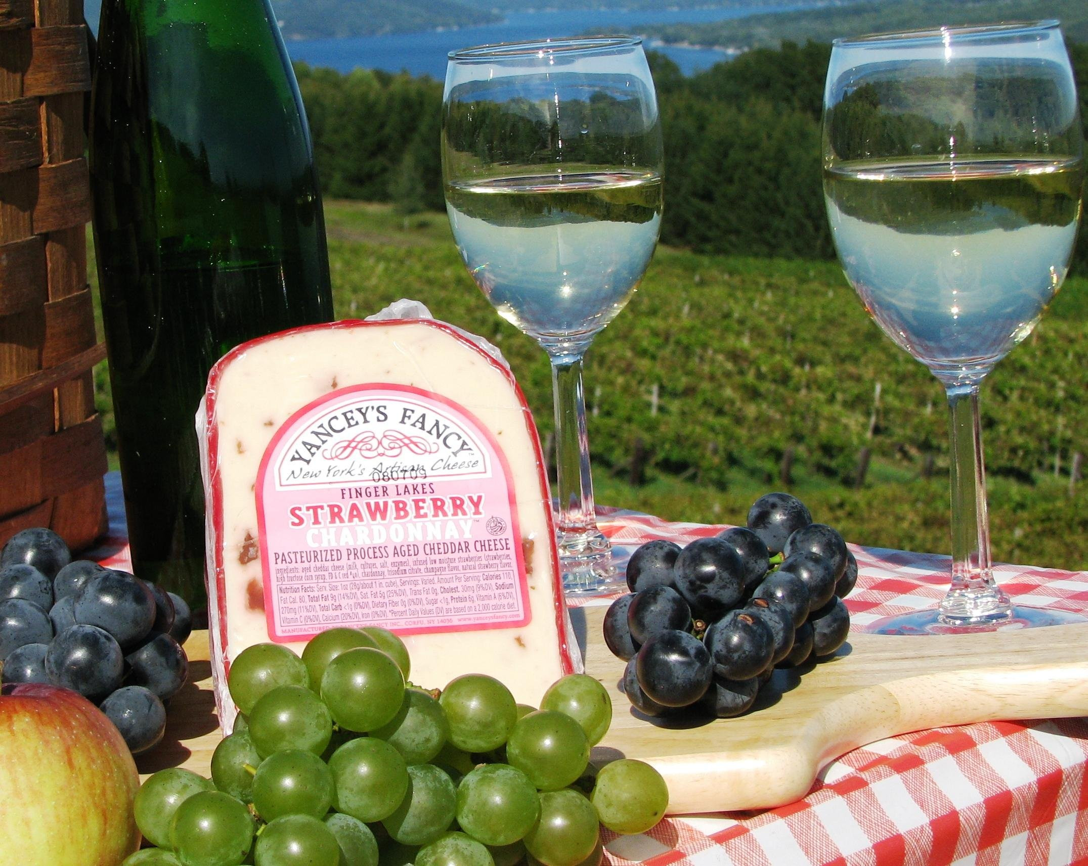 Strawberry Chardonnay Cheddar Cheese, 7.6 oz