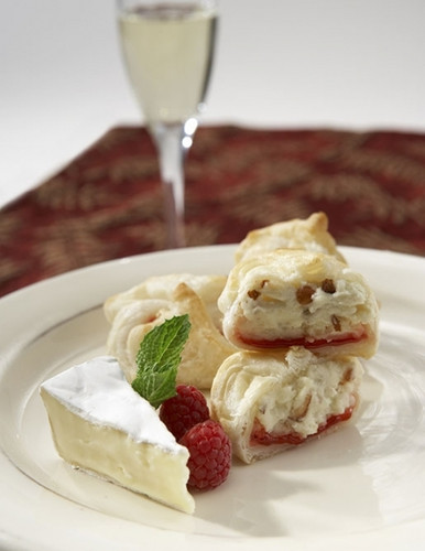 Raspberry & Brie En Croute - 50 pieces per tray