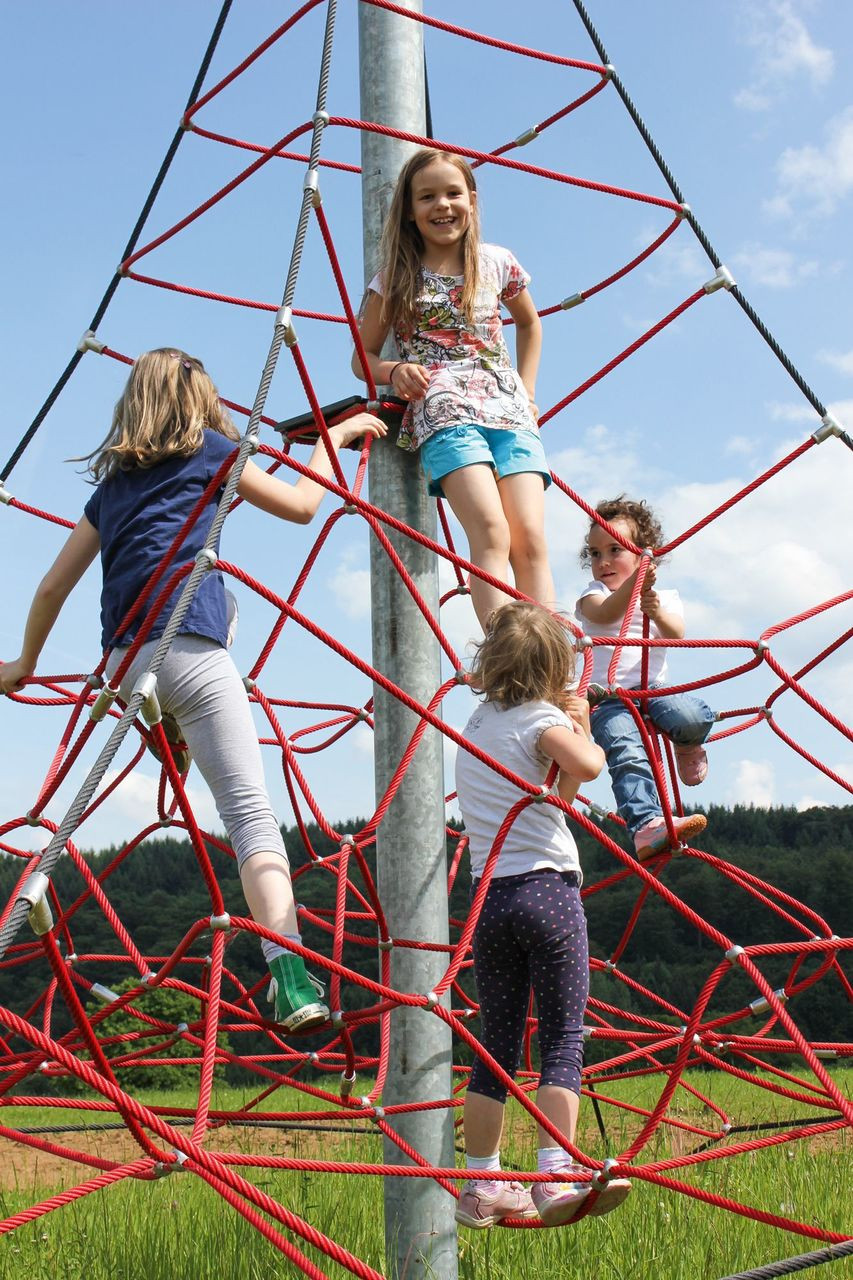 NetPlay Spider Pyramid 6-4 Net Playground Climber | NoahsPlay.com