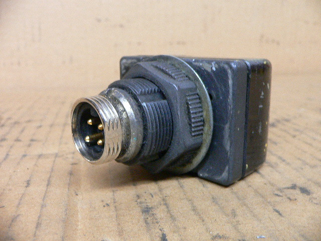 Banner Engineering OTBVP6QD Optical Touch Button used - Fen Industrial