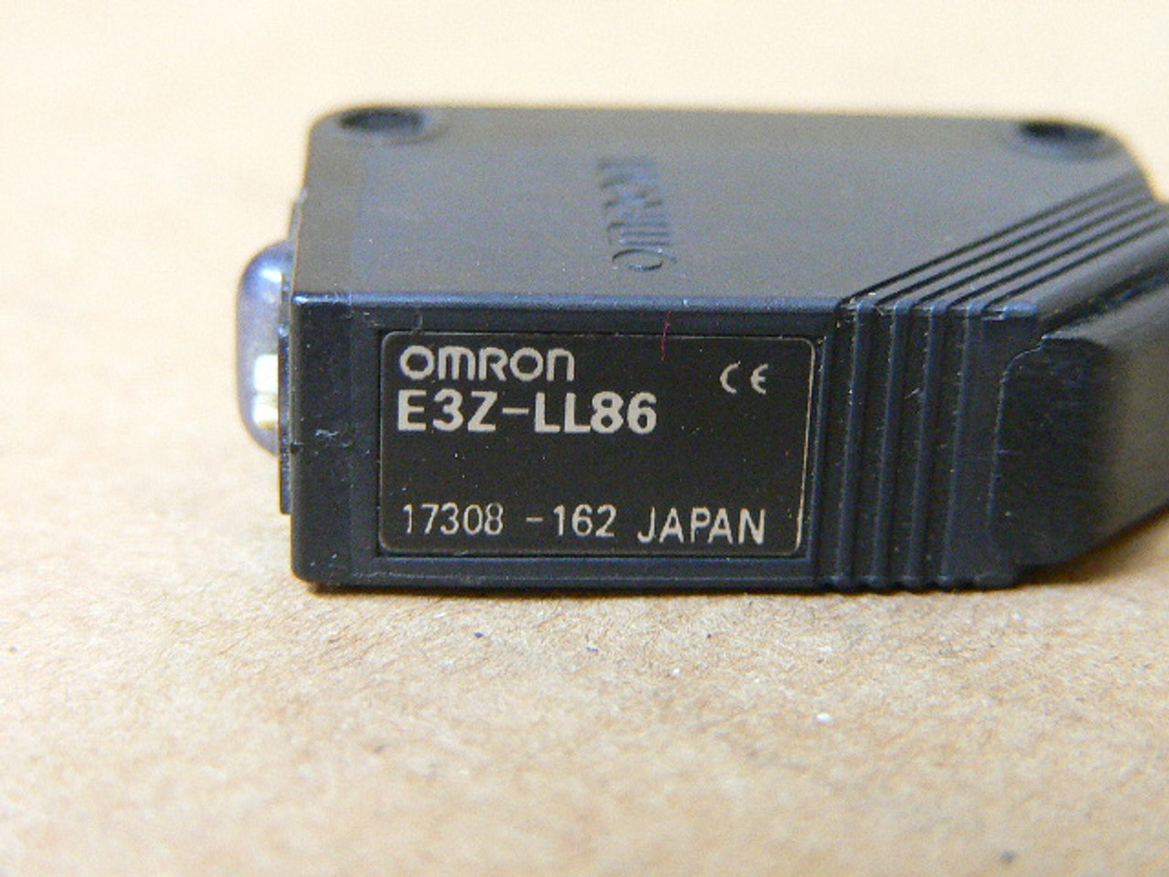 Omron E3z-Ll86 Laser Photoelectric Sensor With Built-In Amplifier - Fen Industrial