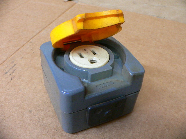 Berker Iso-Panzer 100V Ac Power Receptacle 21850 - Fen Industrial