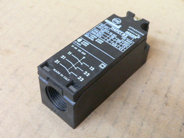 General Electric 114Fct03 Safety Limit Switch Cema 10A 660V Ip40 - Fen ...