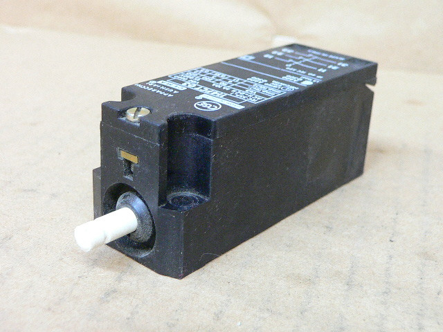 General Electric 114Fct03 Safety Limit Switch Cema 10A 660V Ip40 - Fen ...