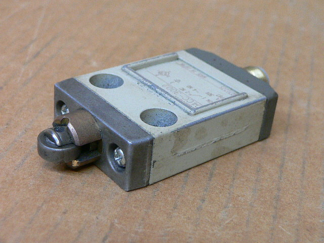 Omron D4cc-3002 Limit Switch - Fen Industrial