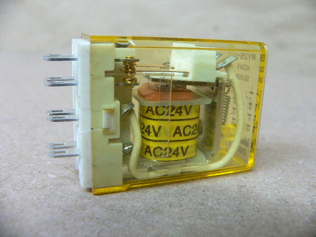 Idec Ry2s-U Relay 24Vac - Fen Industrial