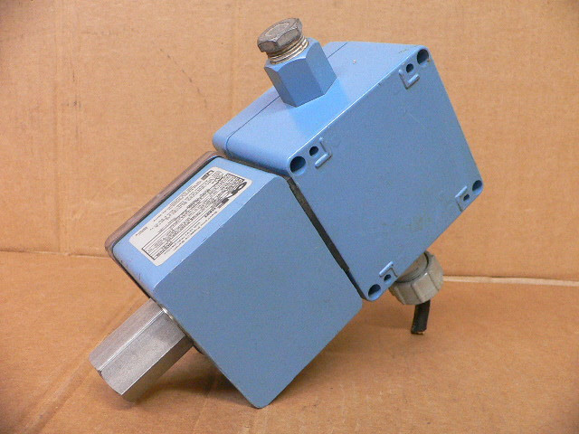 United Electric Controls D1d1eon Electronic Pressure Switch - Fen ...
