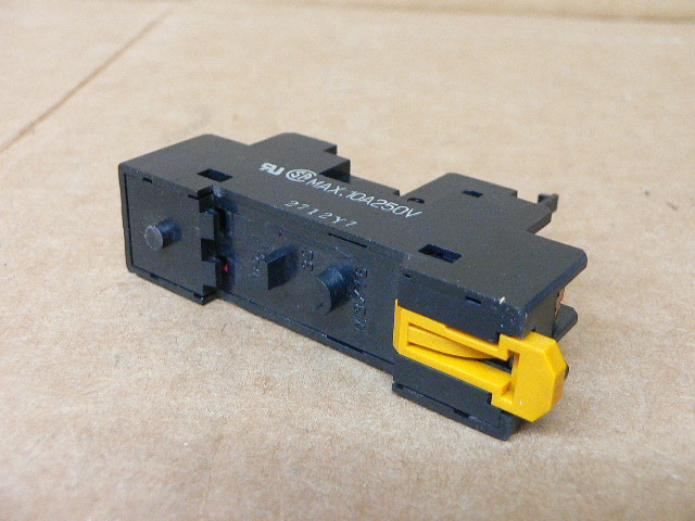 Omron P2rf-05 Relay Socket - Fen Industrial