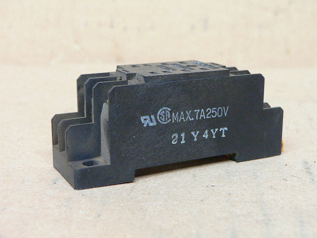 Omron Pyf08a Relay Socket 8Pin 7Amp 2Pole Din-Rail/Panel Mount - Fen ...