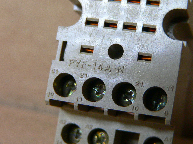 Omron Pyf-14A-N Relay Socket/Base - Fen Industrial