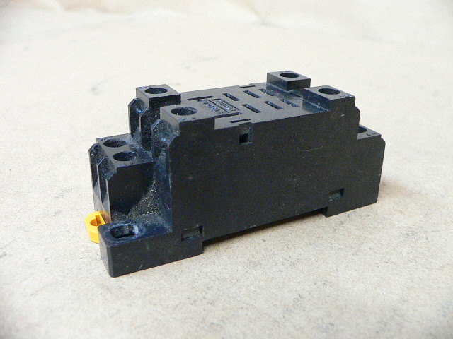 Omron Ptf08a-E Relay Socket ,Din Rail Mount - Fen Industrial