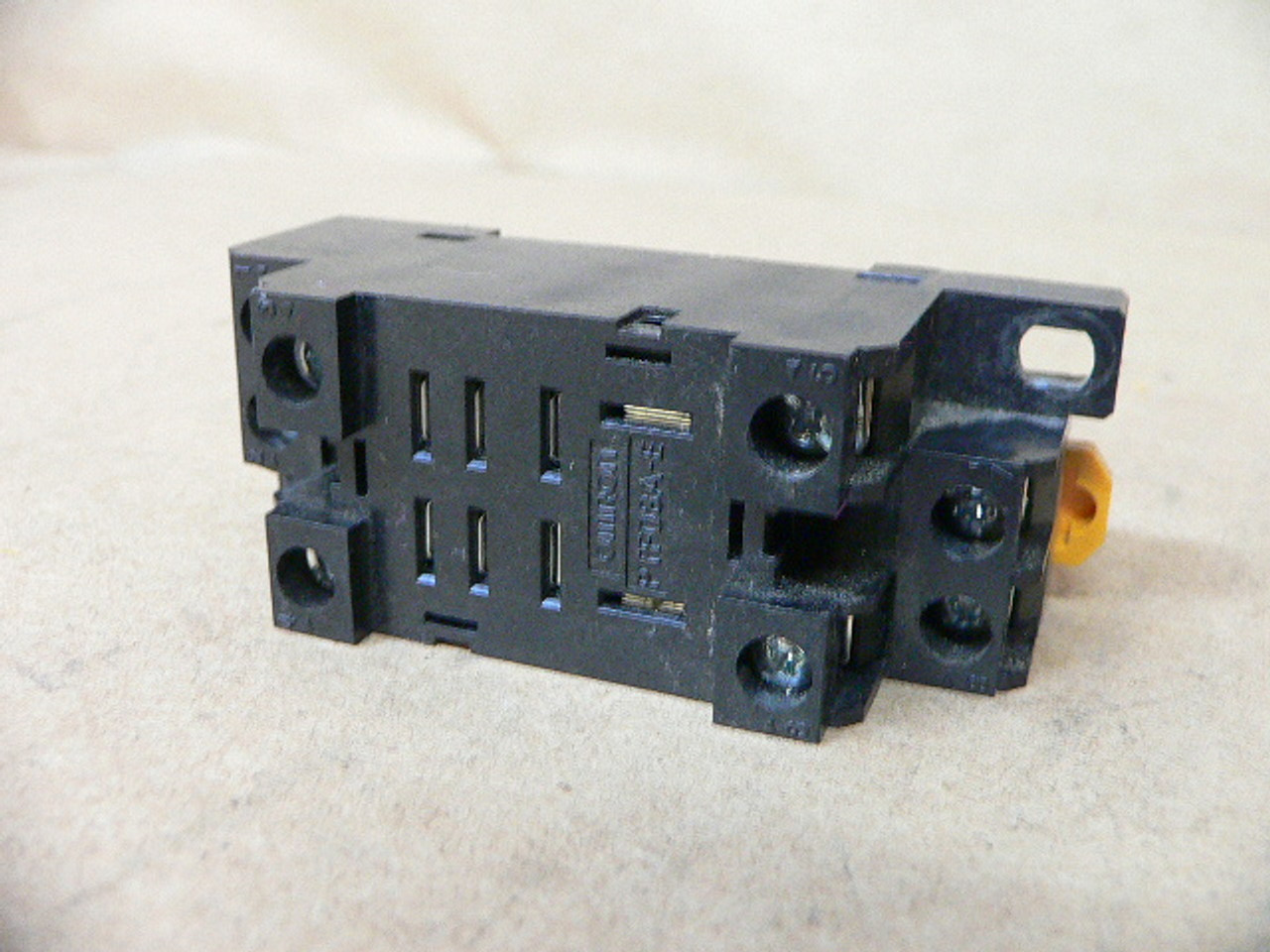 Omron Ptf08a-E Relay Socket ,Din Rail Mount - Fen Industrial