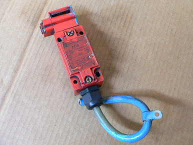 Telemecanique Xcs-B703 Red Safety Interlock Switch (Used) - Fen Industrial