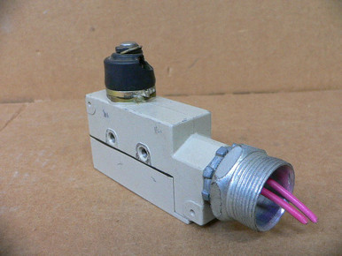Omron Ze-N-2S Limit Switch (Used) - Fen Industrial