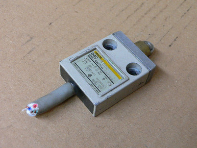 Omron Limit Switch, D4c-1602, 2A, 250V, Used - Fen Industrial