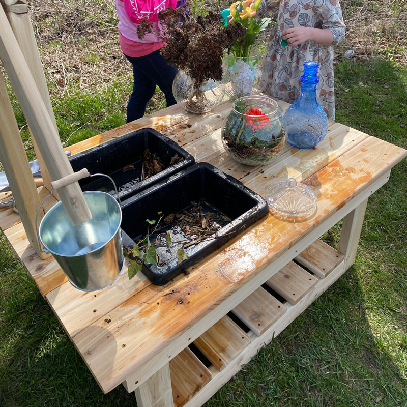 Large Explorer Table with Weigh Scale