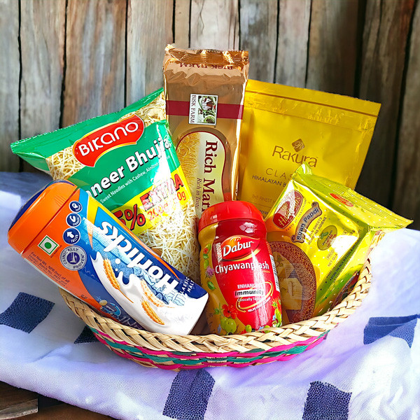 Snacks and Nutritious Wellness Items Combo Food Gift Hampers Gift to ...