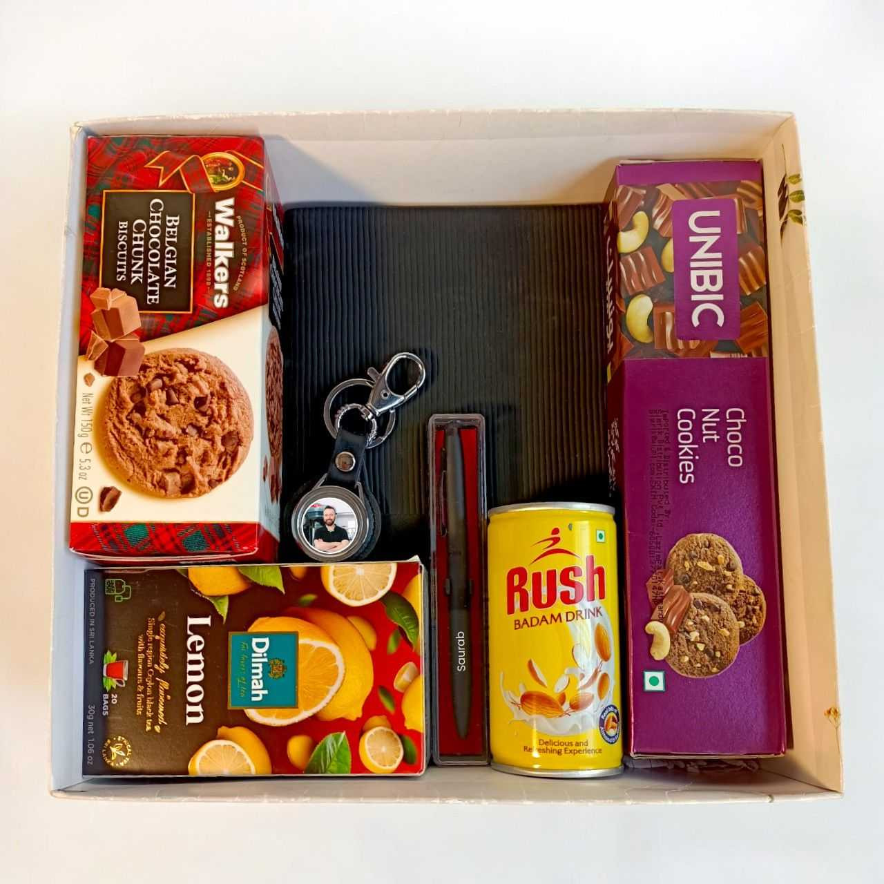 Customized Gift Set with Snacks