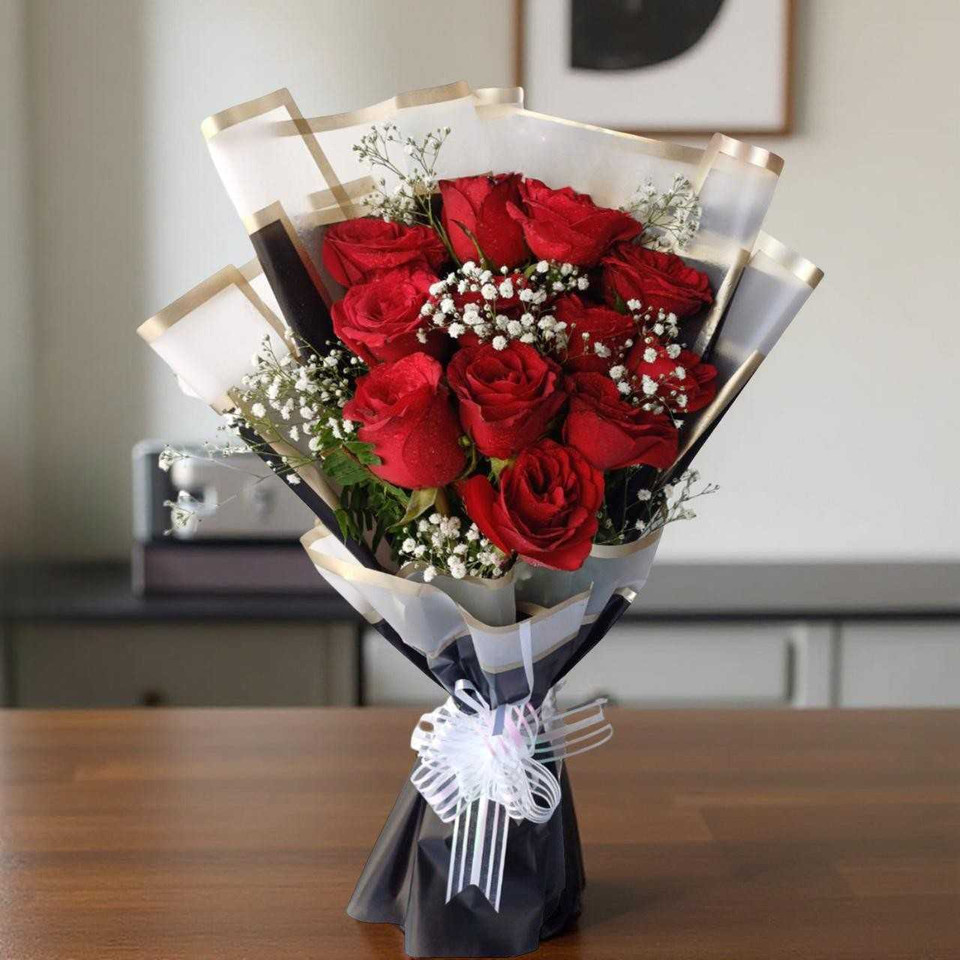 Fresh Dozen Romantic Red Roses with Gypsy Gift to Nepal | Giftmandu