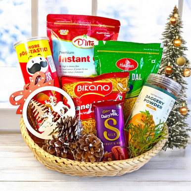 Christmas Snacks Delight Basket - A Festive Treat for Every Celebration ...
