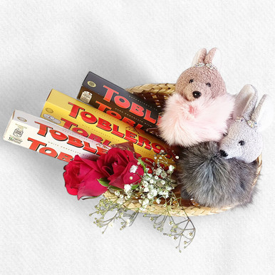 Toblerone, Roses & Keepsake Keyrings Combo Valentine's Day Gift to ...