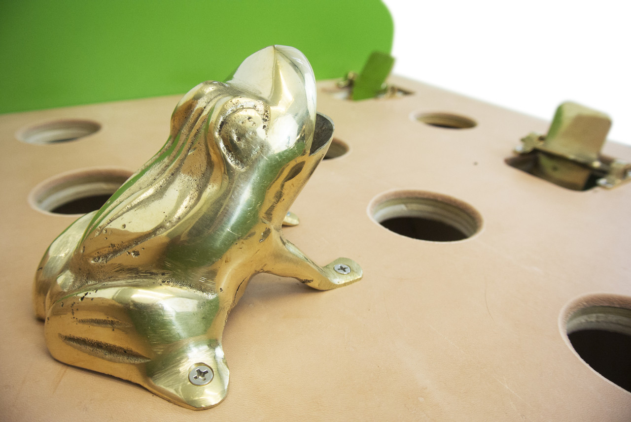 El Sapo: Official Sapo Game Board- Classic Coin Toss Game.