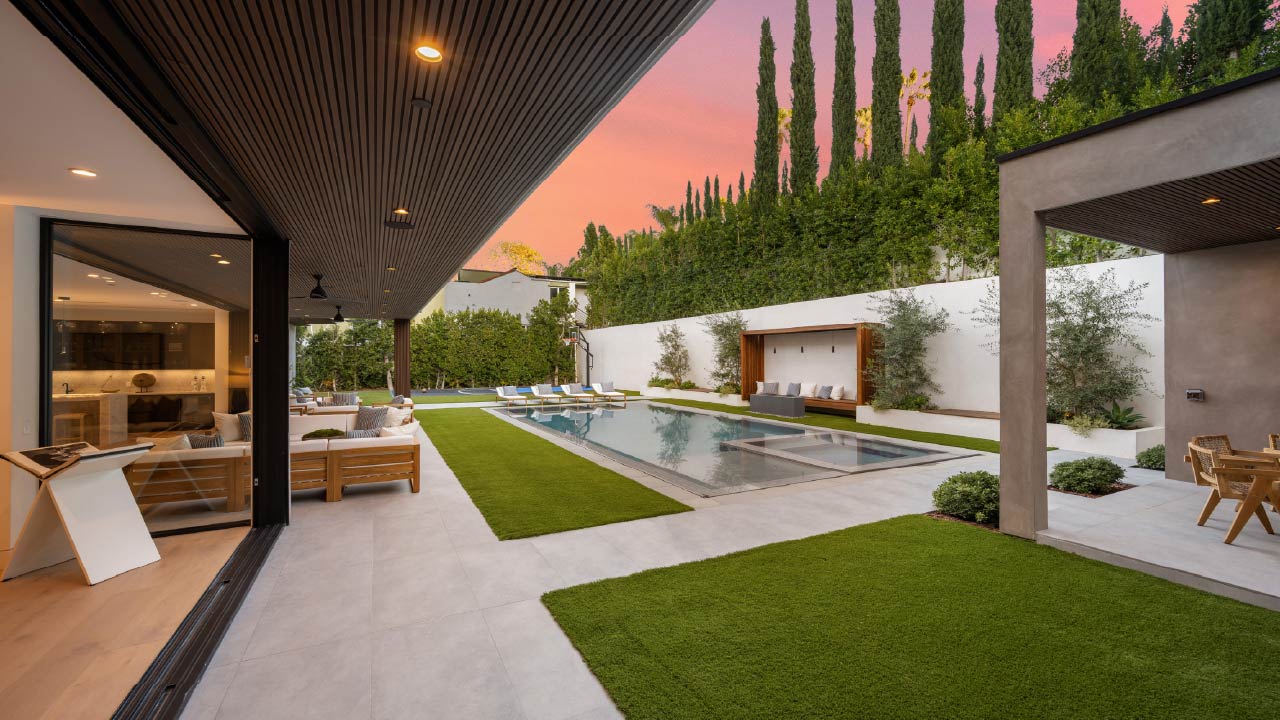 8 Trendy Backyard Landscaping Ideas for a Modern Outdoor Look - DripWorks