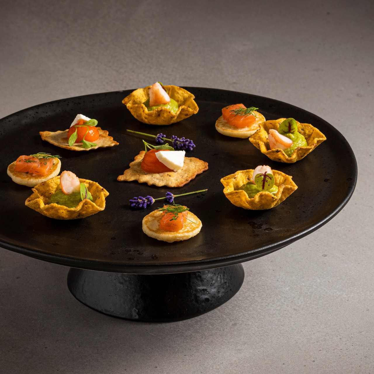 Boutique Footed Plate