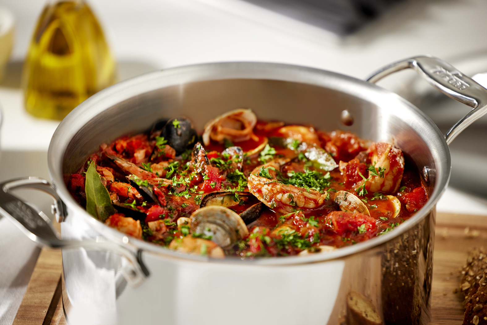 All-Clad Graphite Core: Redefining Cookware with Lightness and ...