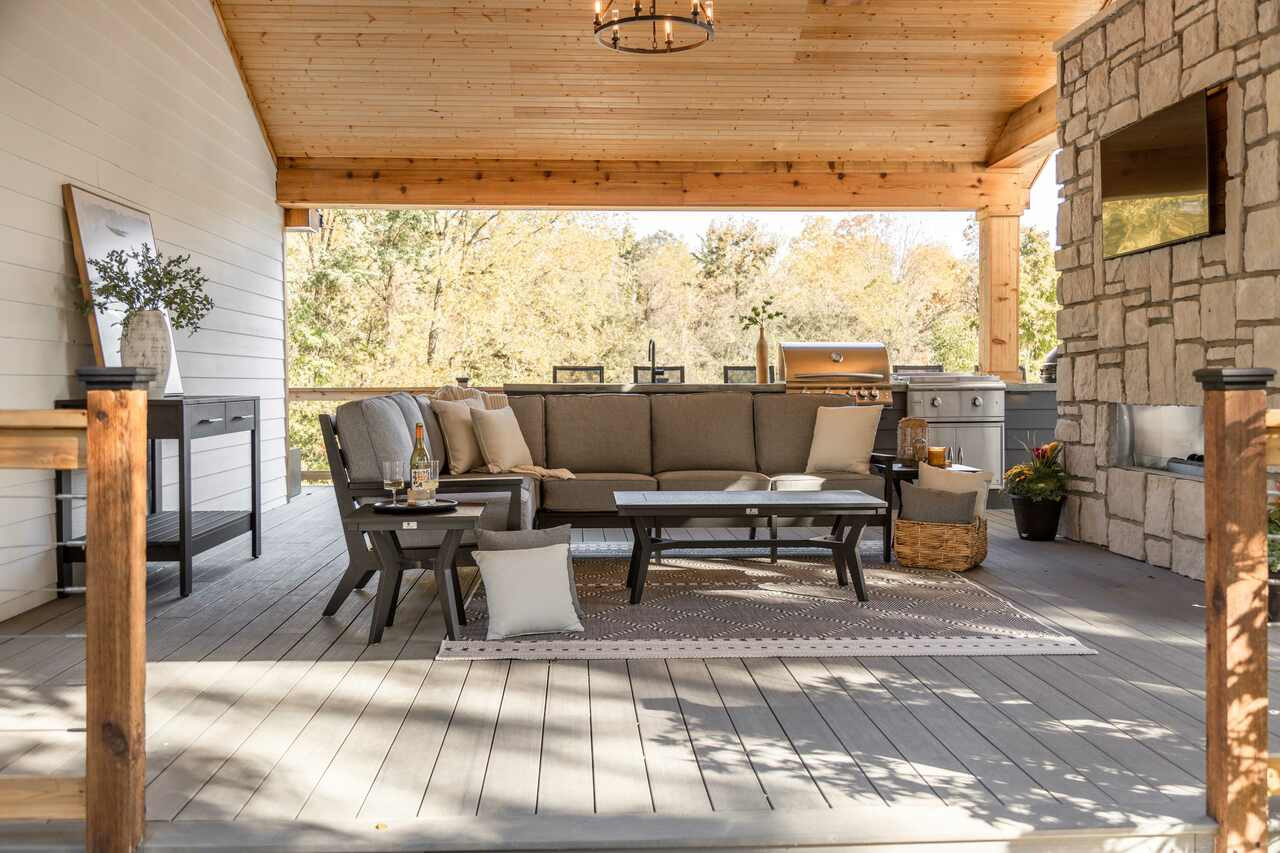 Mayhew Sectional - Kauffman Lawn Furniture