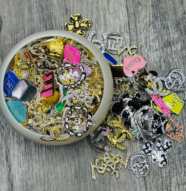 CHARMS - EMBOSSED ESSENTIALS