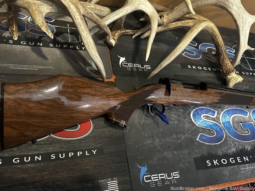 Weatherby Mark V Deluxe 300 Wby with Accubreak - SGS Serial #WY043070