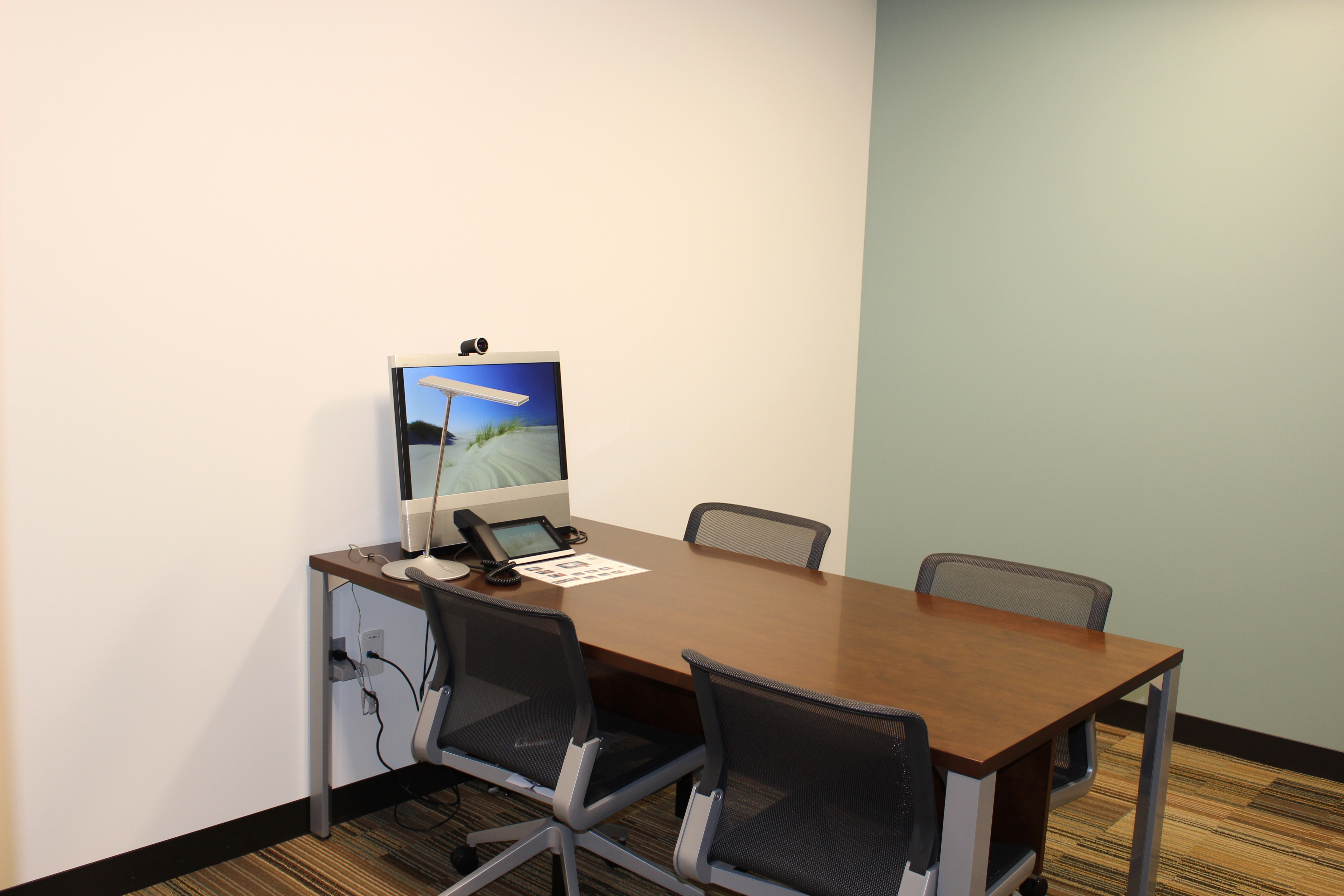Small huddle room with cisco - VideoLink