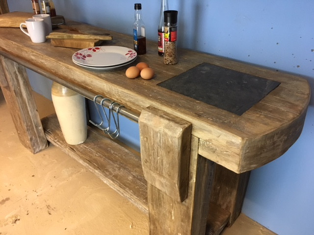 rustic-outdoor-patio-garden-Barbecue-table