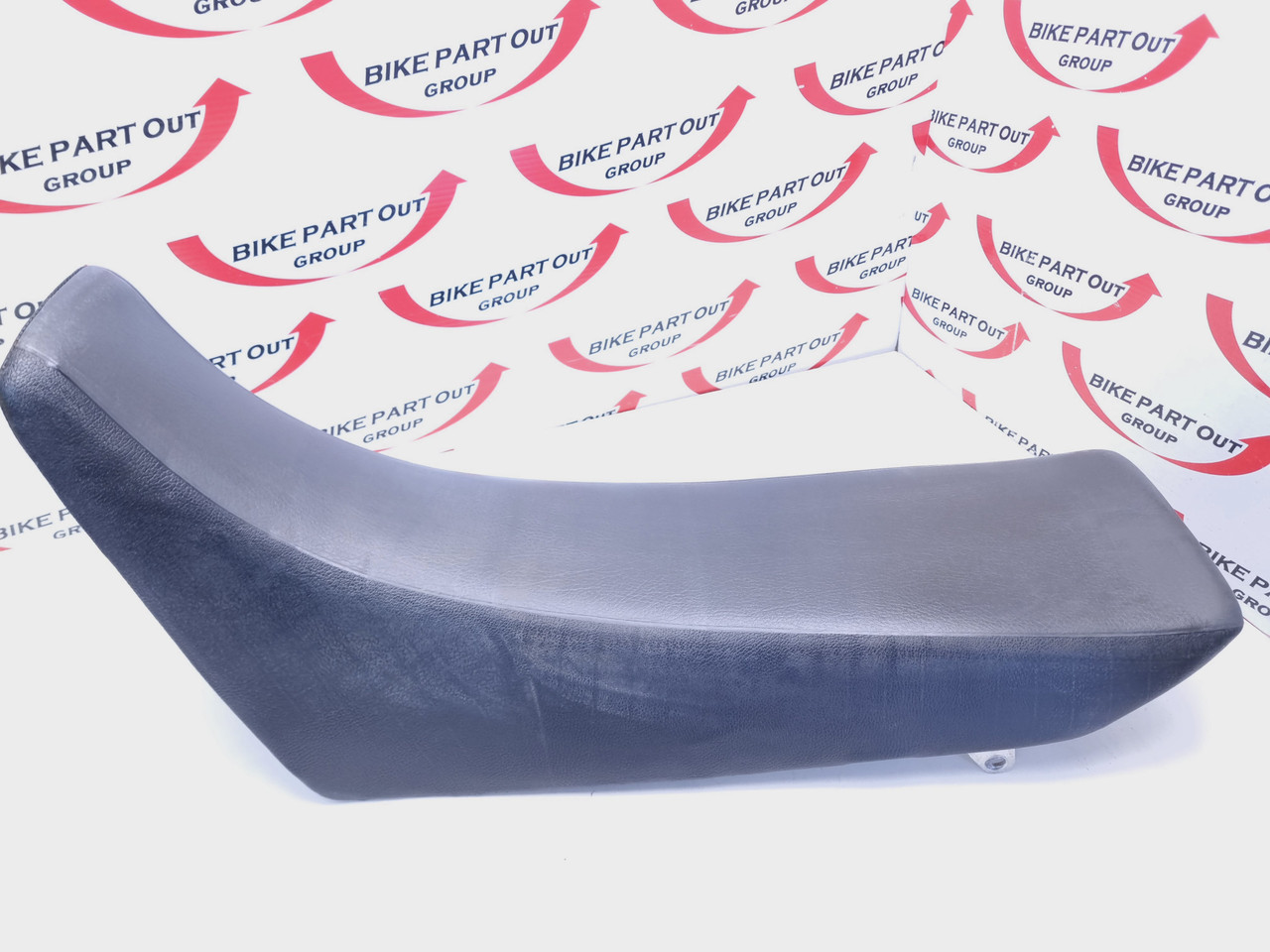 Seat Suzuki DRZ250 DRZ 250 01 - On 45100-13EJ0-AZQ - Bike Part Out