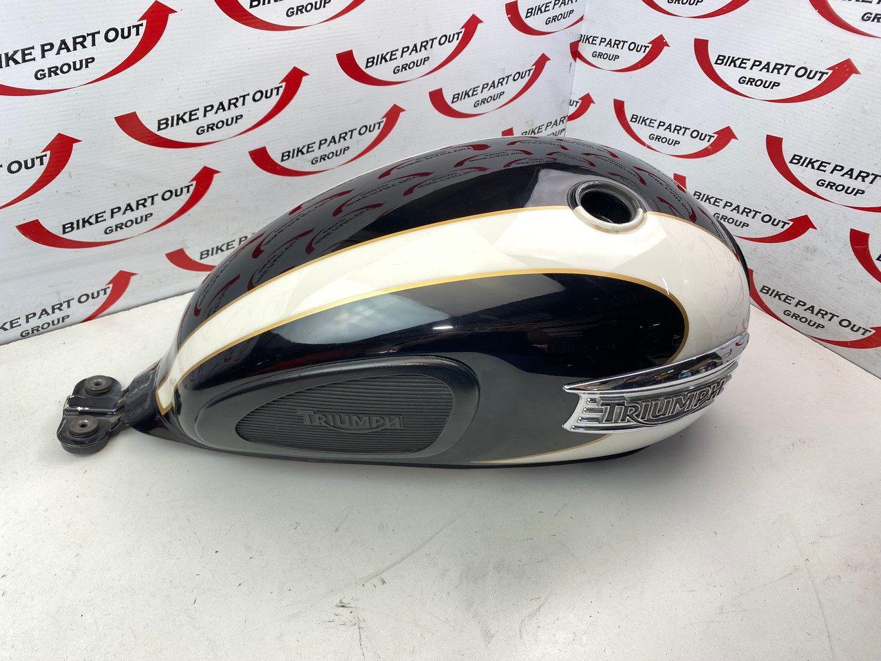 Fuel petrol tank Triumph T100 Bonneville EFI T2402215-PG - Bike Part Out
