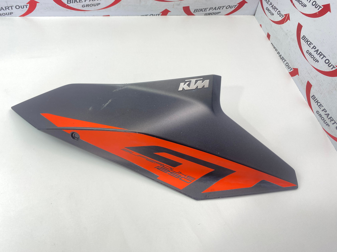 RH tank spoiler KTM 1290 Super Duke GT 16-19 61408051100BHA - Bike Part Out